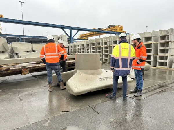 Bovenleidingportalen van circulair beton – en testen maar!